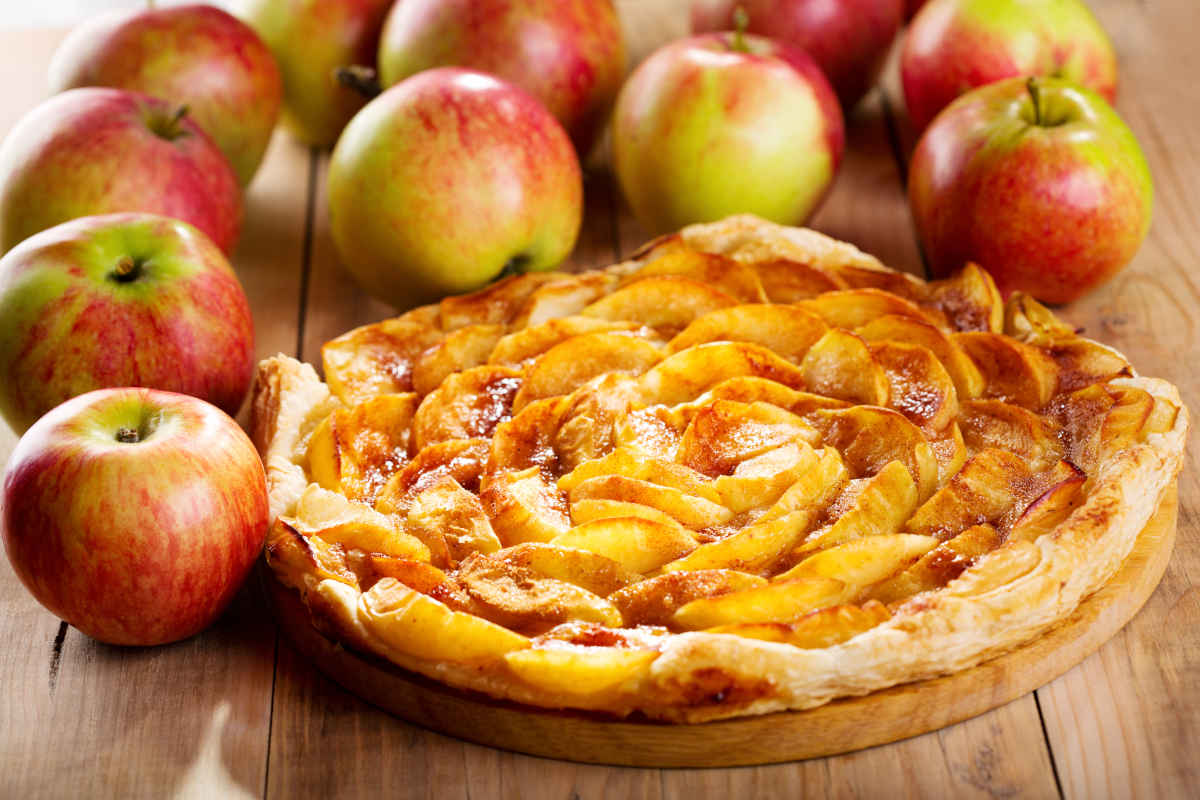 Prajitura cu mere de casa: 6 retete delicioase cu preparare rapida